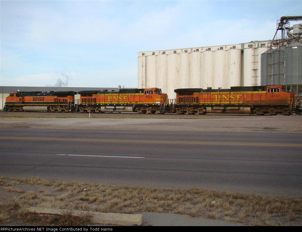 BNSF 1025